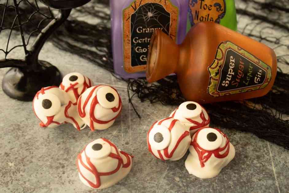 Spooky Oreo Truffle Eyeballs - Mindee's Cooking Obsession