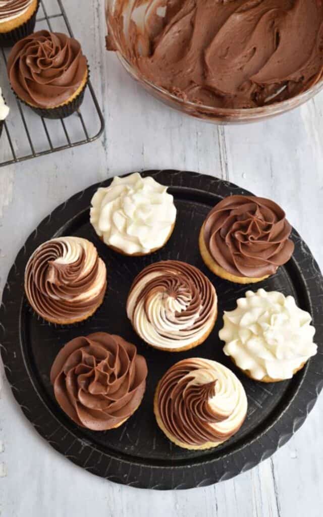 21 Frosting Ideas for Chocolate Cake That Will Make You Drool - Mindee ...